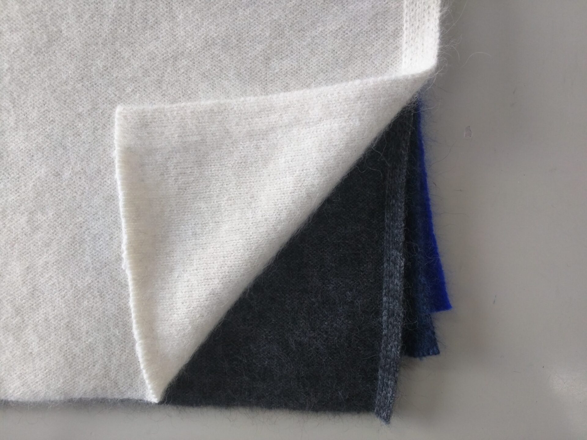 Exploring Rolled Knit Edges in Jersey Stitch - KNIT MAGAZINE | MARUYASU ...